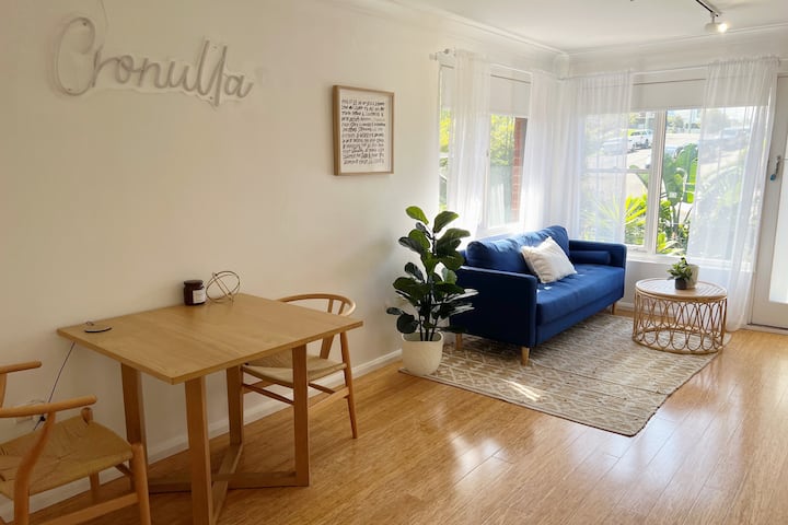 Cronulla Seaside Apartment Moments From The Beach - South Cronulla Beach, New South Wales