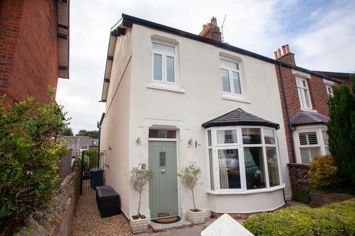 3 Bedroomed House Minutes From The Sea Front - Lytham St Annes