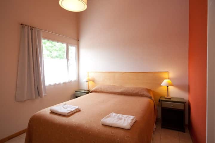 Doble Con Baño Privado - El Gualicho Hostel - Puerto Madryn