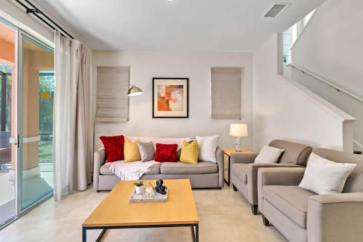 #2725 Stunning Lakefront Resort Regal Oaks Disney - Lake Buena Vista