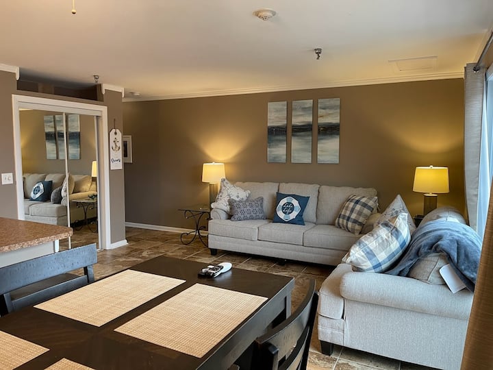 2 Brm/2 Bath, Lake Views, Pool W/grills, Concerts - Laconia, NH