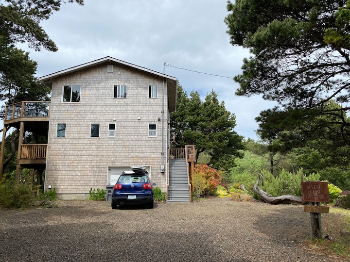 House In The Pines - Hot Tub, Deck, Walk To Beach - Rockaway Beach, OR