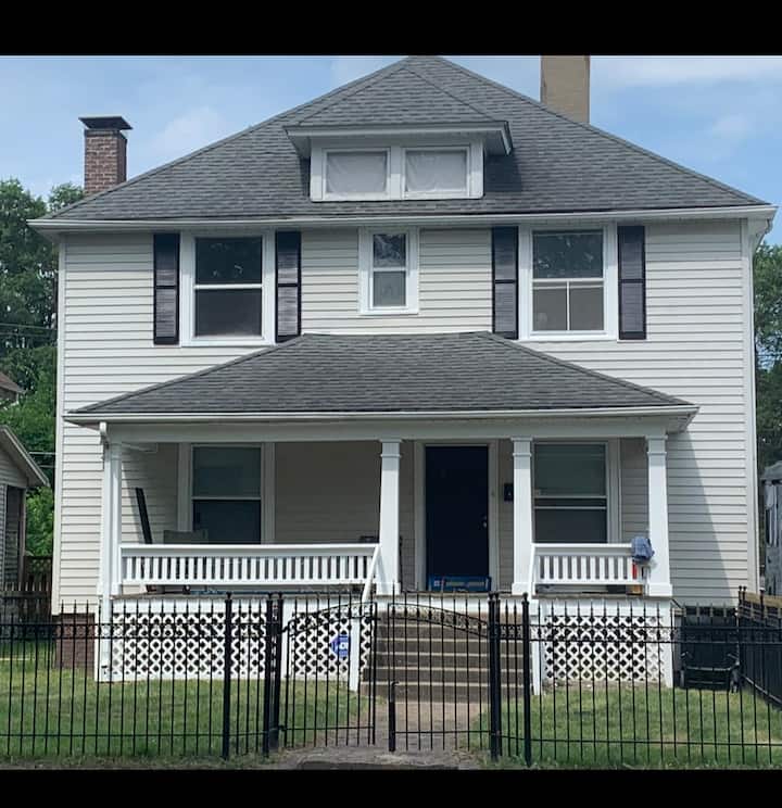 Beautiful Home
4 Bed“rooms” No Bunks - Danville, IL
