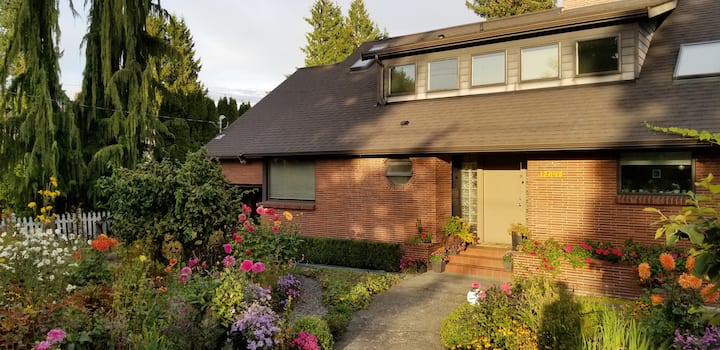 Comfortable Apartment Withe The Spaciest Garden. - Seattle, WA