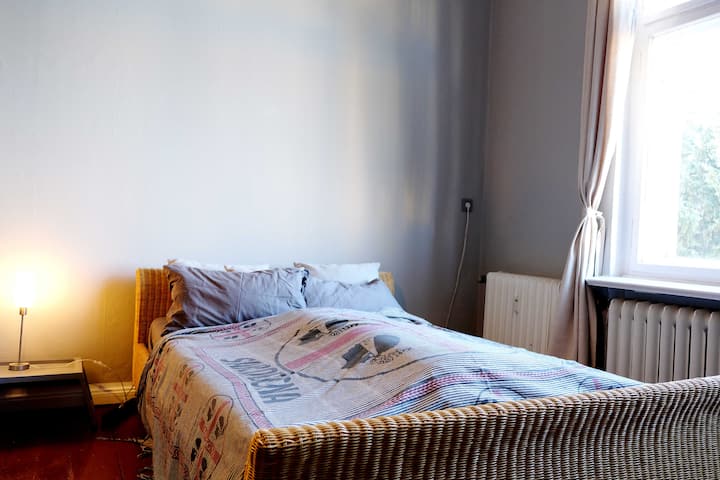 Huge Room In Artistic Flat - Berlin