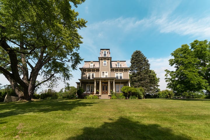 7 Bd Victorian Btw Coxsackie & Athens + Pool - Catskill, NY