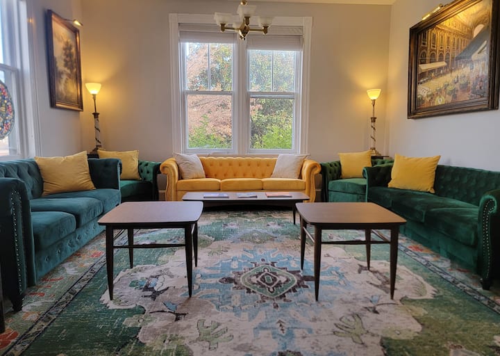The Cherry Tree, Downtown Estate, 8 Parking Spaces - Charlottesville, VA