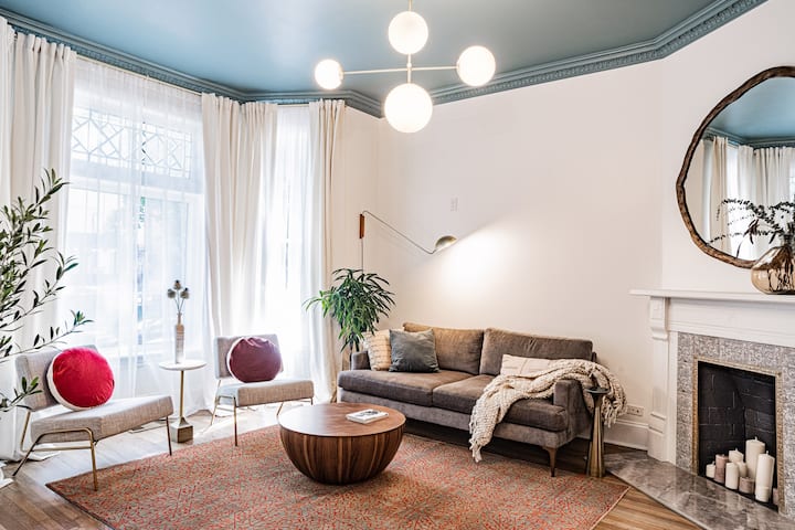 Stylish 2-level Designer Home By Depaul W/ Parking - Chicago, IL