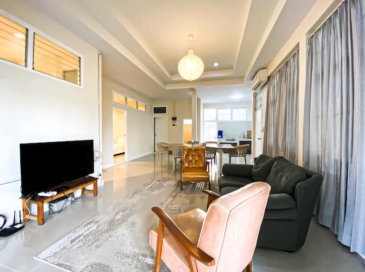 Sand House, Vacation Banrublom Rayong Beach+wifi - Rayong