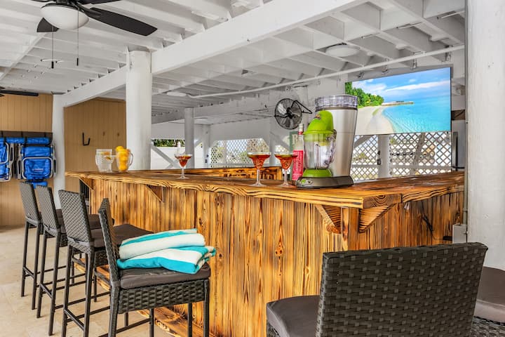 Beach, Pool & Fun Times @ The Blue Lagoon! - Fort Myers Beach, FL