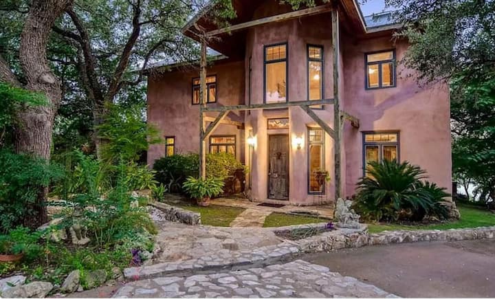 Luxury Lakefront Estate: Weddings, Retreats, Yoga! - Spicewood, TX