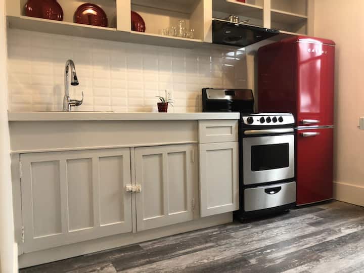 Vintage In Bankview - Calgary