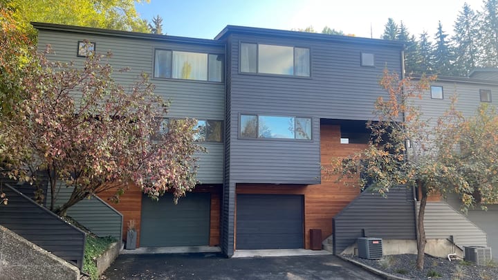 Forested Townhome - Pullman, WA