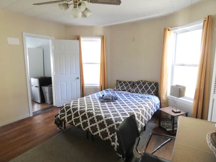 Cambridgeport Charming 2nd Floor 2-room Studio - Cambridge, MA