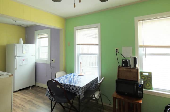 Cambridgeport Private Bath 3rd Fl Back Bedroom - Somerville