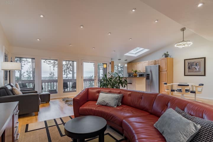 Sunset Treehouse | Near Uo, Autzen + Hayward - Springfield, OR