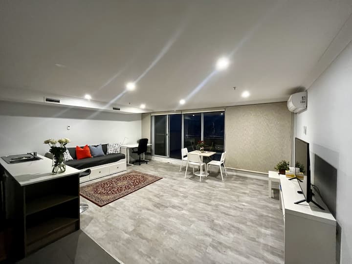 Dana-cozy Apartment With Shared Entry In The City - Queanbeyan