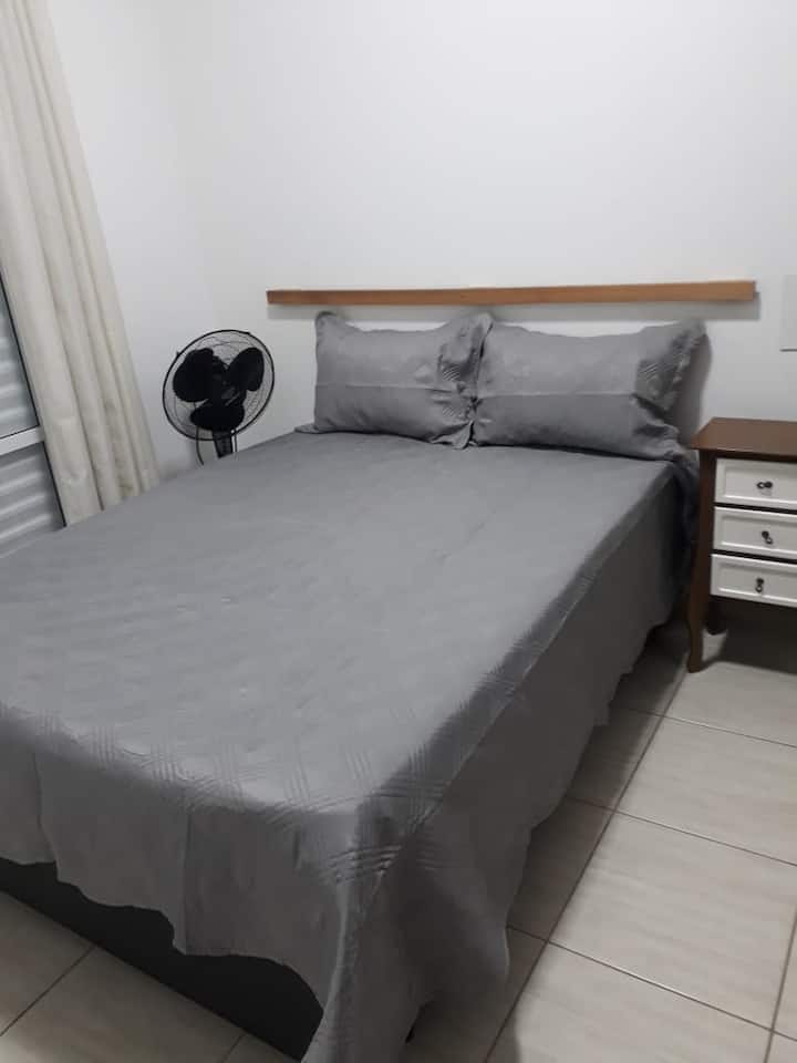 Apartamento Pequeno Com Sacada Em Condomínio - Sorocaba