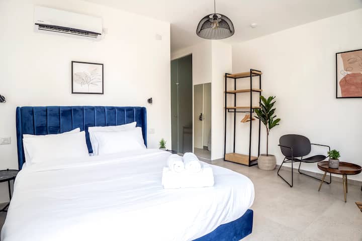 Luxury Sunny Suite + P. Balcony | Walk To Beach - Tel Aviv