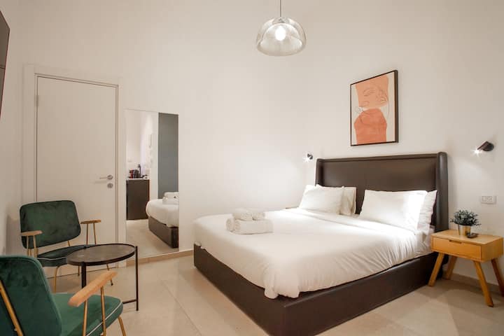 The Cave In Florentine | Quiet, Intimic & Isolated - Tel Aviv