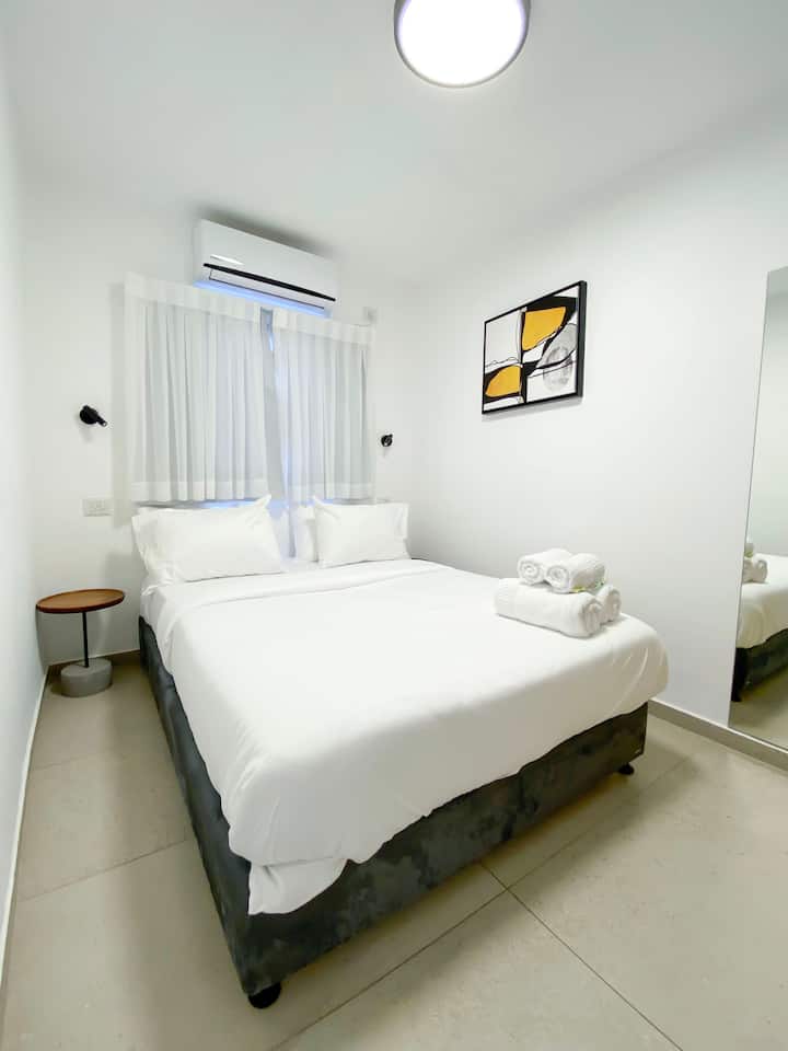 Tiny Rooftop Studio - Tiny Price | Levinsky Market - Tel-Aviv
