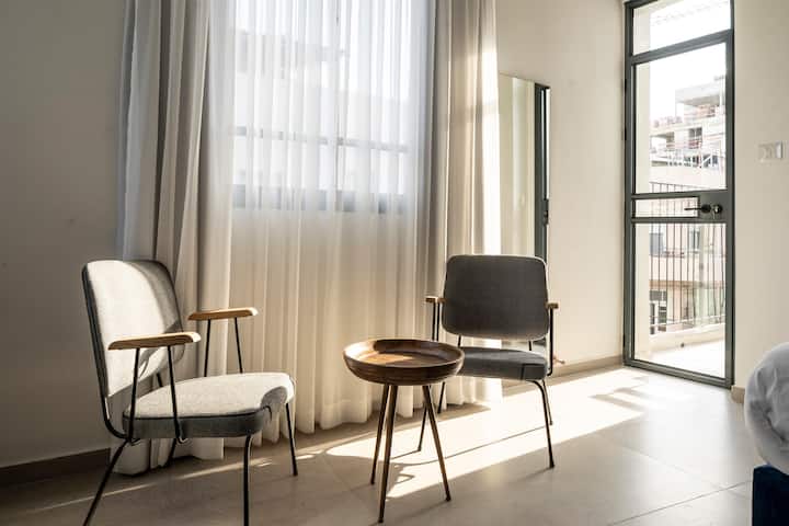 Luxurious Studio + P. Balcony @ Levinsky Market - Tel-Aviv