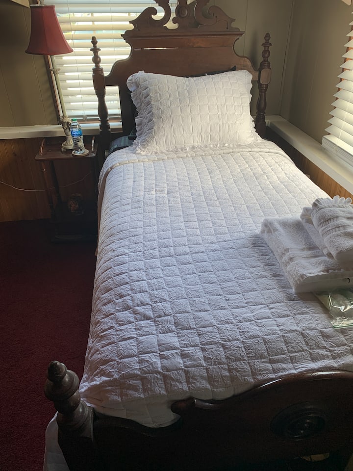 The Little Room Only For One Person - Hampton, VA
