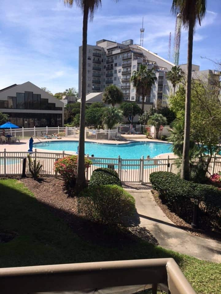 Near Universal-studio-1 Queen-pool View-sleep 4 - Orlando