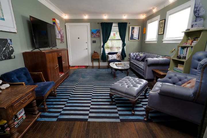 Dog-friendly Artist Bungalow With Great Porch. - Kansas City, MO