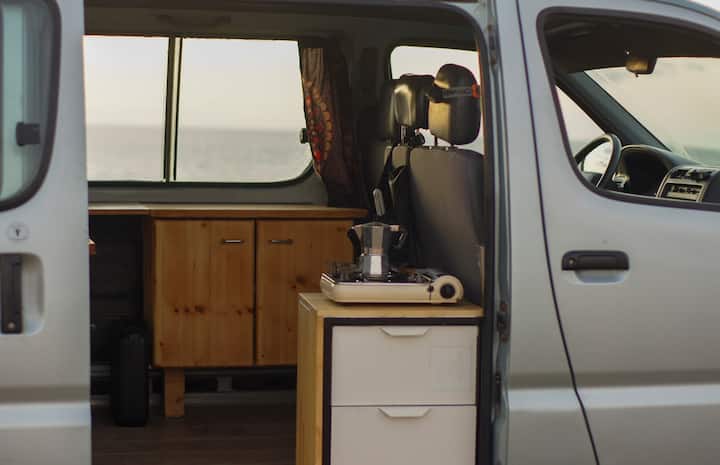 Surfer Van Moonvan - Toyota - 