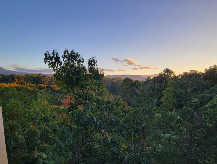 Incredible View From The Hot Tub! Couples Dream! - Tennessee
