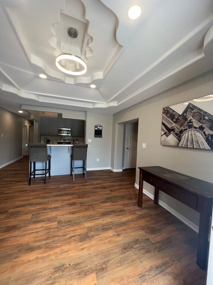 Large Home 2k Sqft • 5 Min To Airport, Mall + More - Pharr, TX