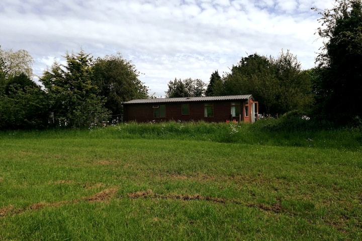 Cosy Garden Lodge | Countryside Views | Decking - Chippenham