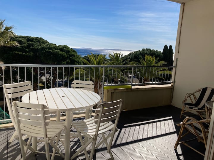 Studio Climatisé Face à La Mer, Avec Garage Privé. - Le Lavandou