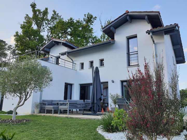 Maison Contemporaine Proche Biarritz Avec Jacuzzi - Ustaritz
