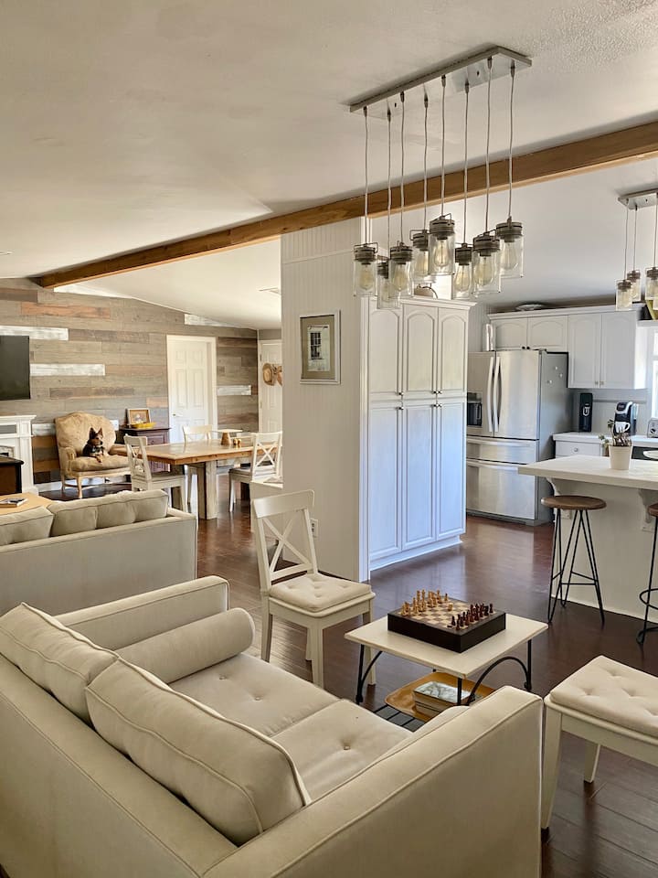 Unbeatable Location! Modern Country Serene Home - Temecula, CA