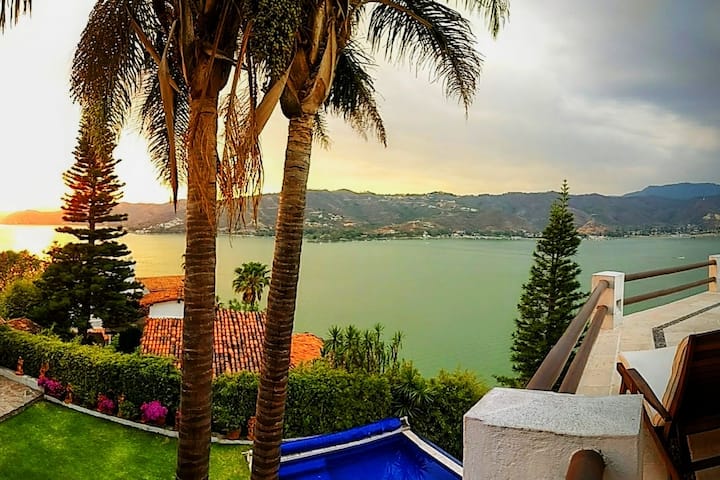 La Casa Del Mayor Tribulante - Valle de Bravo