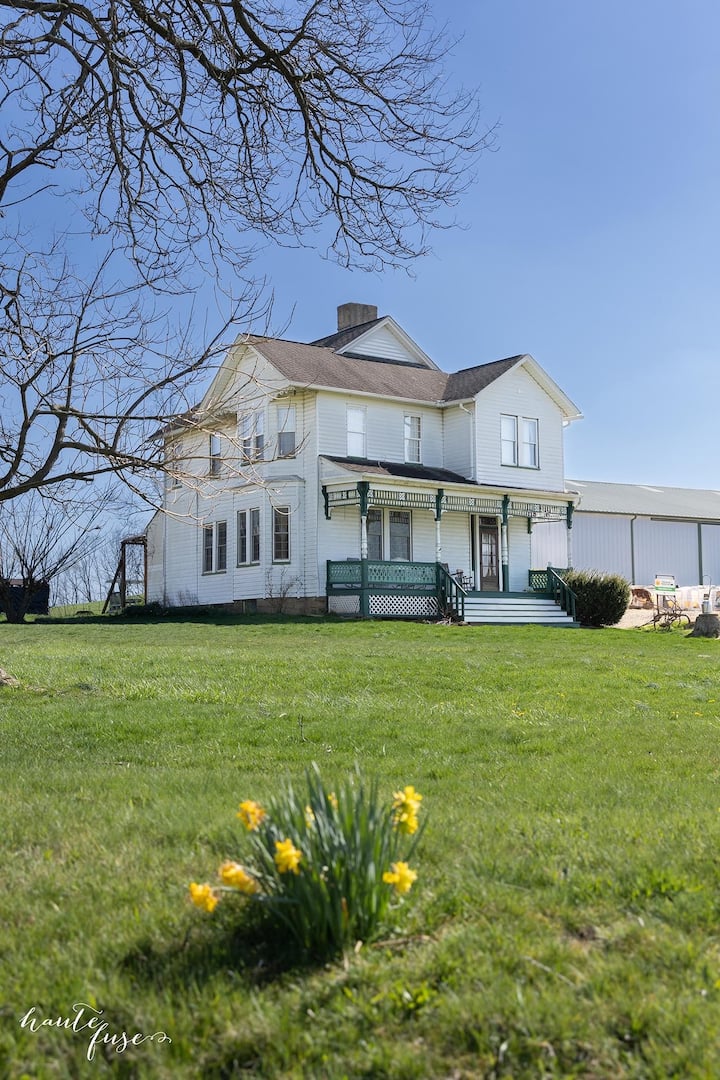 Farmhouse On Working Farm - Disconnect From It All - Scottdale, PA