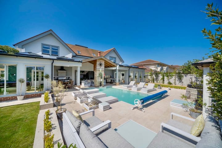 Luxury Five Star, Hampton House With Heated Pool - Isle of Wight