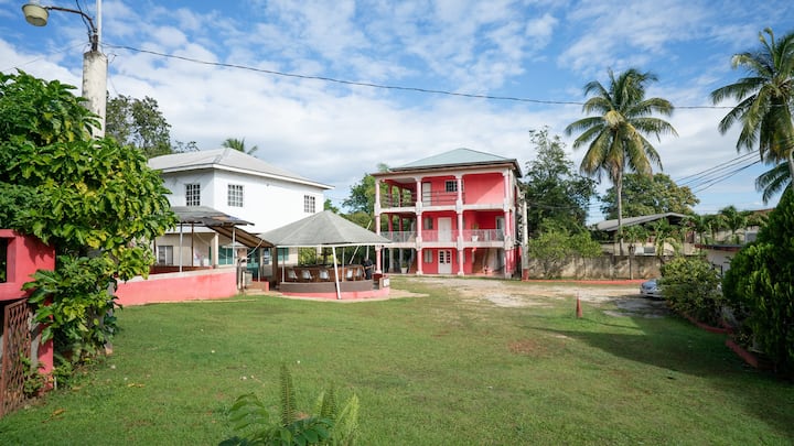Beautiful Country Side W/ Gated Hotel - Santa Cruz