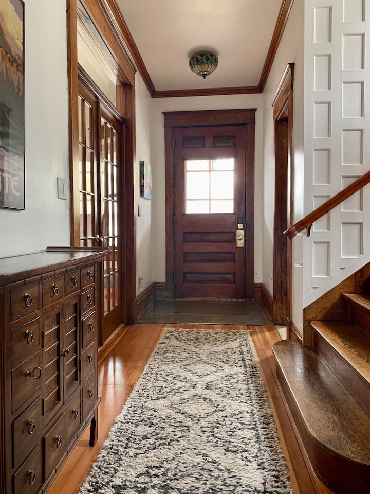 Beautiful 4 Bedroom Home In Madison - Madison, WI