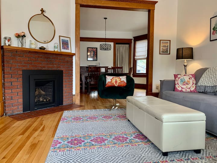 Beautiful 4 Bedroom Home In Madison - Madison, WI