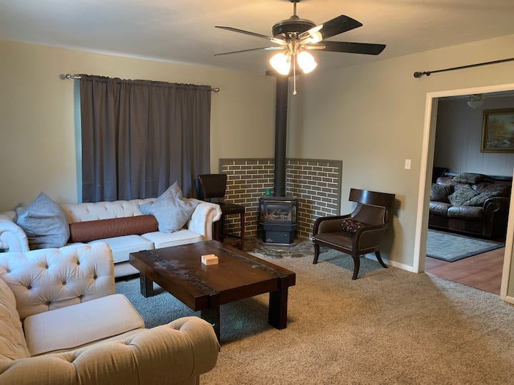 Great Home For People + Pets, Close To Everything! - Ogden, UT