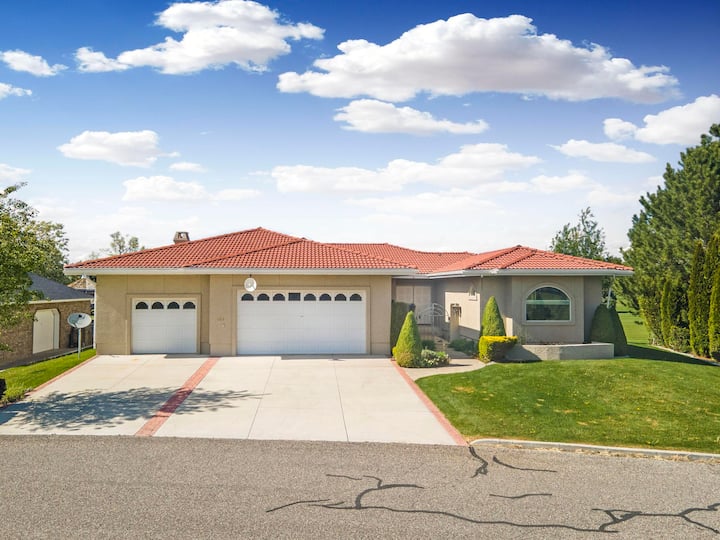 Golfers Paradise On The Snake River Canyon - Jerome, ID