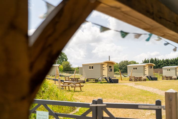 Range Farm Glamping Shepherd Hut Tulip - Burnham Market