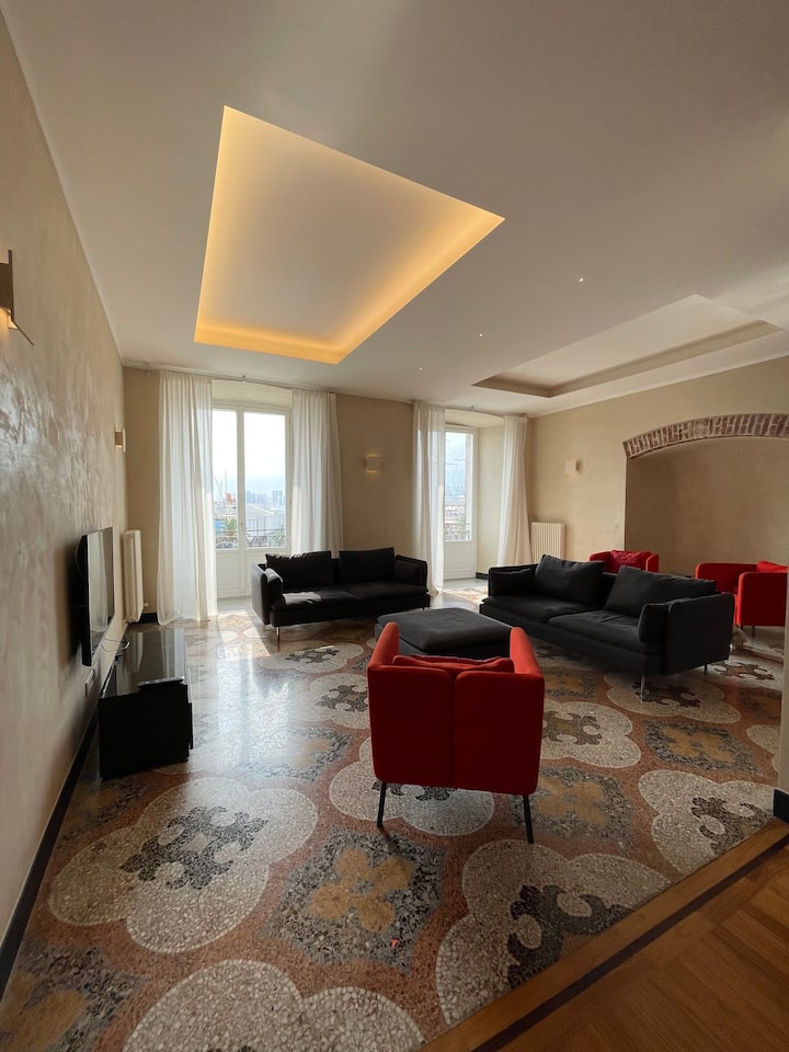 Beautiful Flat In Medieval Tower (Front Aquarium) - Genua