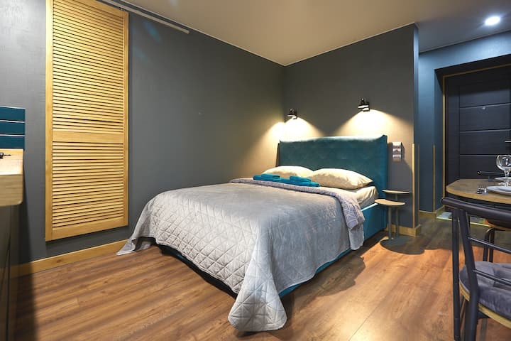 Center. The Smart Loft Is Stylish And Cozy - 리비우