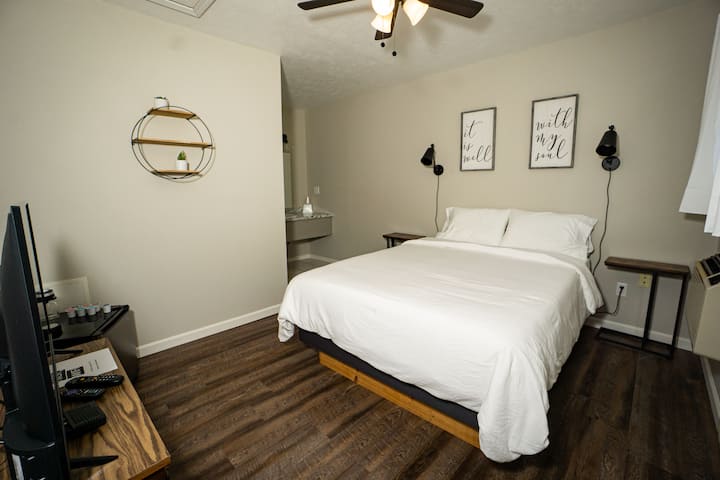 Boutique Cozy Room #10 By Silver Dollar City - Branson, MO