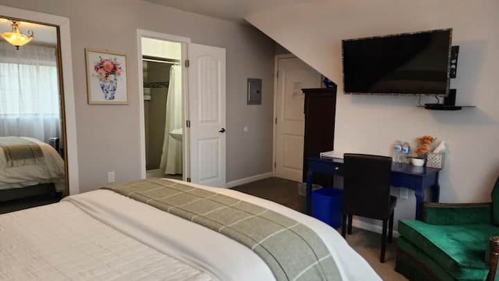 Sky View Inn Room 204; Queen Bed - San Bernardino, CA