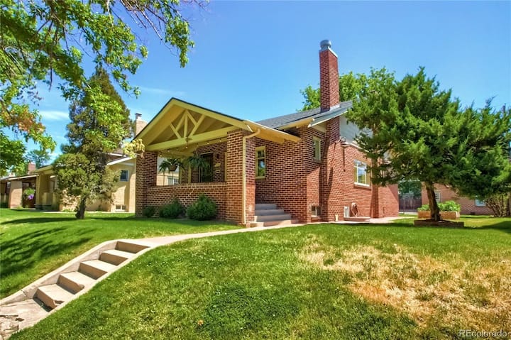 Newly Renovated 2 Bedroom Suite | Country Club - Denver, CO